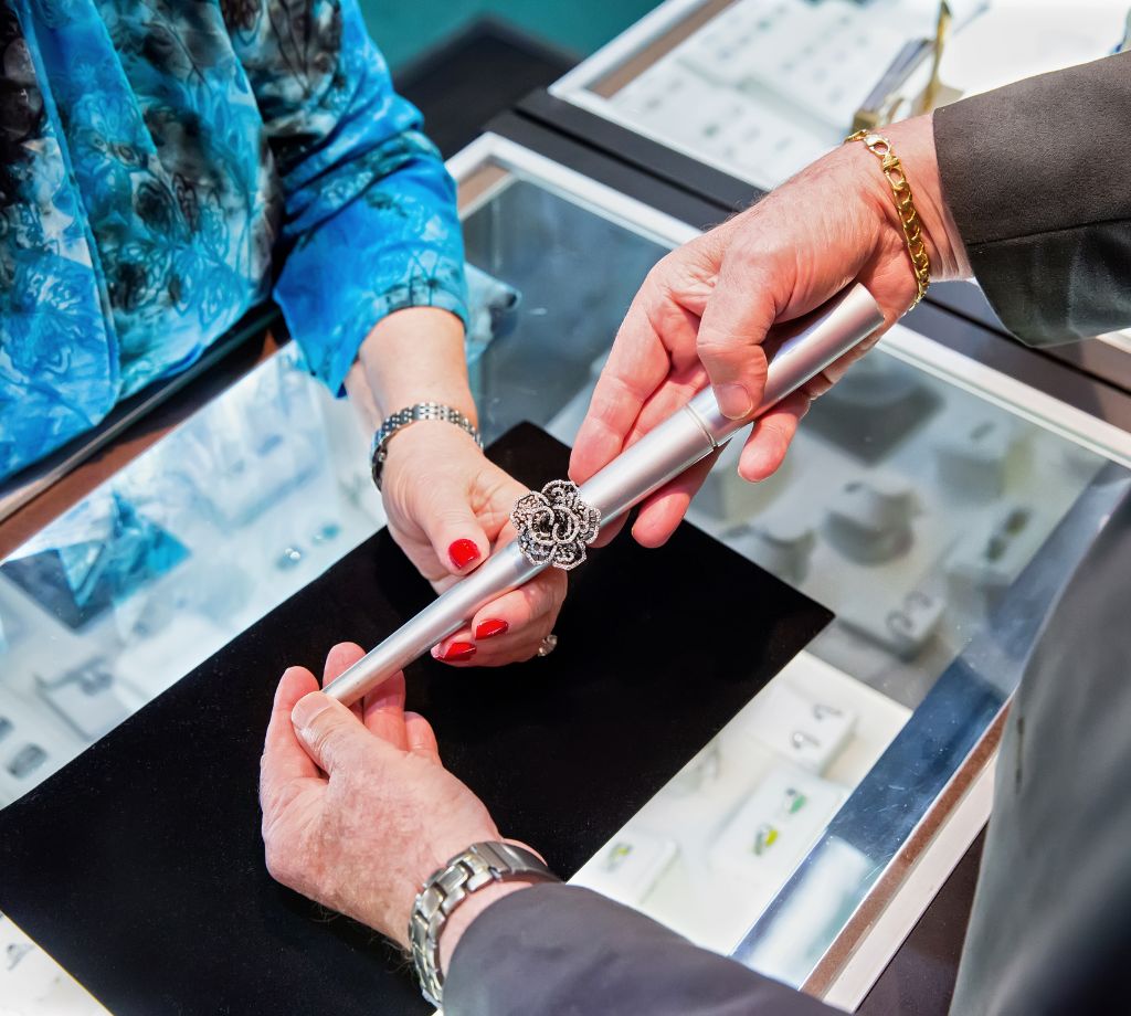 Selling Your Jewelry: Best 5 Methods In 2024